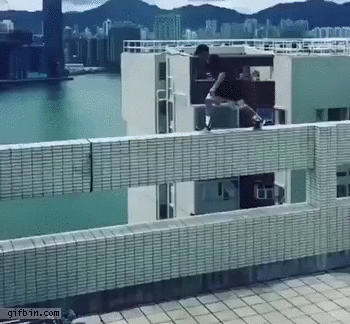 JUping from building to building - Full screen | Best Funny Gifs And ...